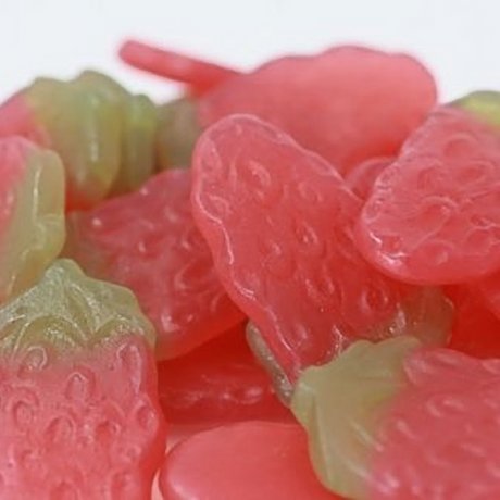 Giant Strawbs Strawberries | AQuarterOf Retro Sweets